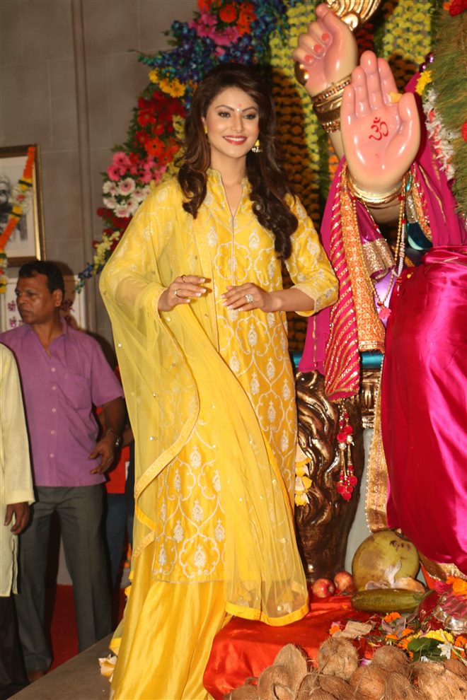 Urvashi Rautela And Poonam Panday Snapped At Andheri Ka Raja Ganpati ...