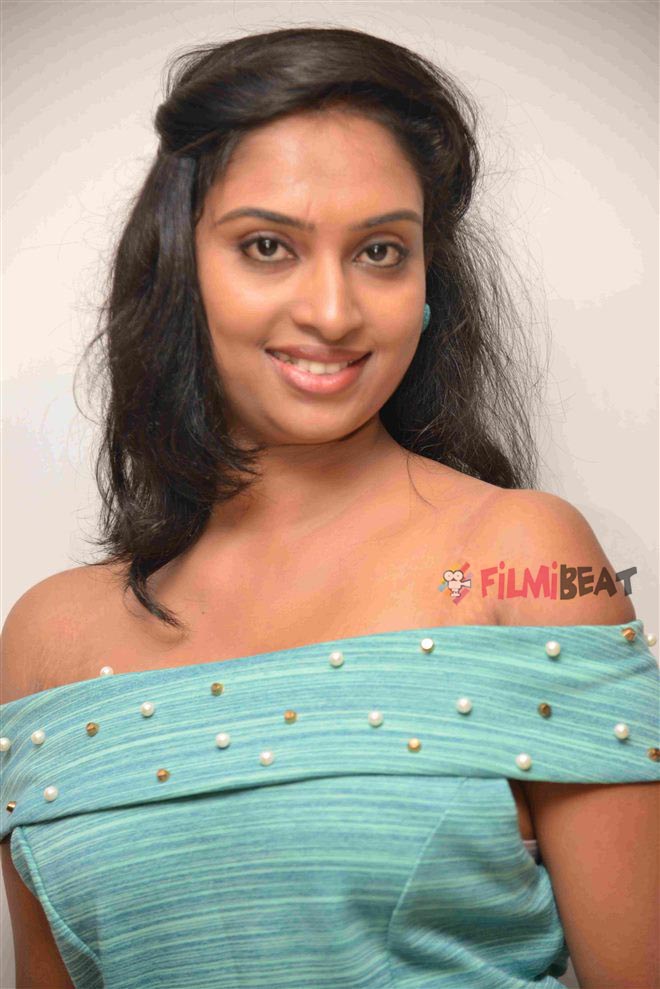 Vidya Photos: Find Latest HD Images, Pictures, Stills & Pics - Filmibeat