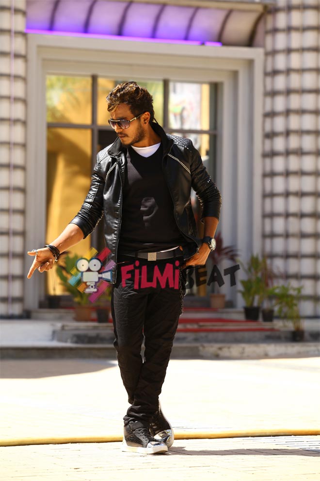 Rajahamsa Kannada Movie: Pooja, Shooting Stills, Location Photos ...