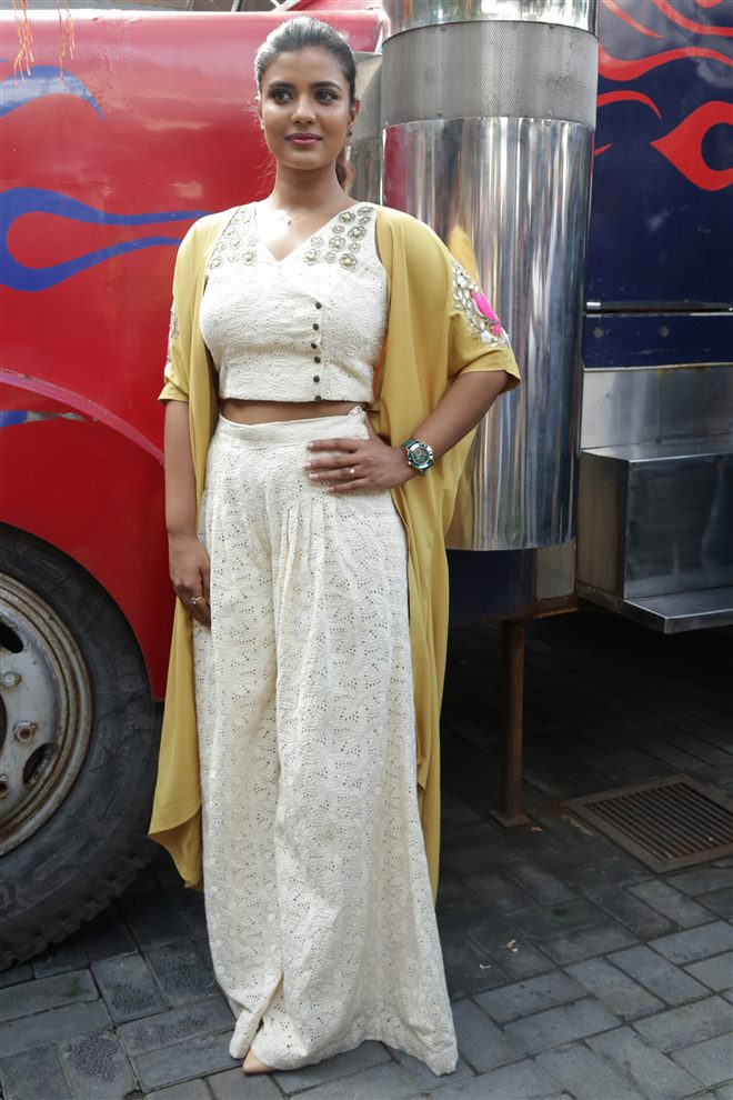 Arjun Rampal Wth Aishwarya Rajesh At Press Meet To Promote Daddy In new ...