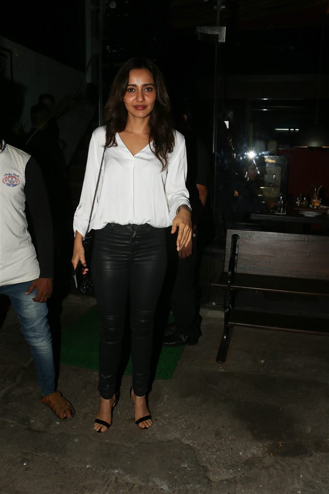 Neha Sharma With Bejoy Nambiar Spotted At Silver Beach Cafe - Filmibeat