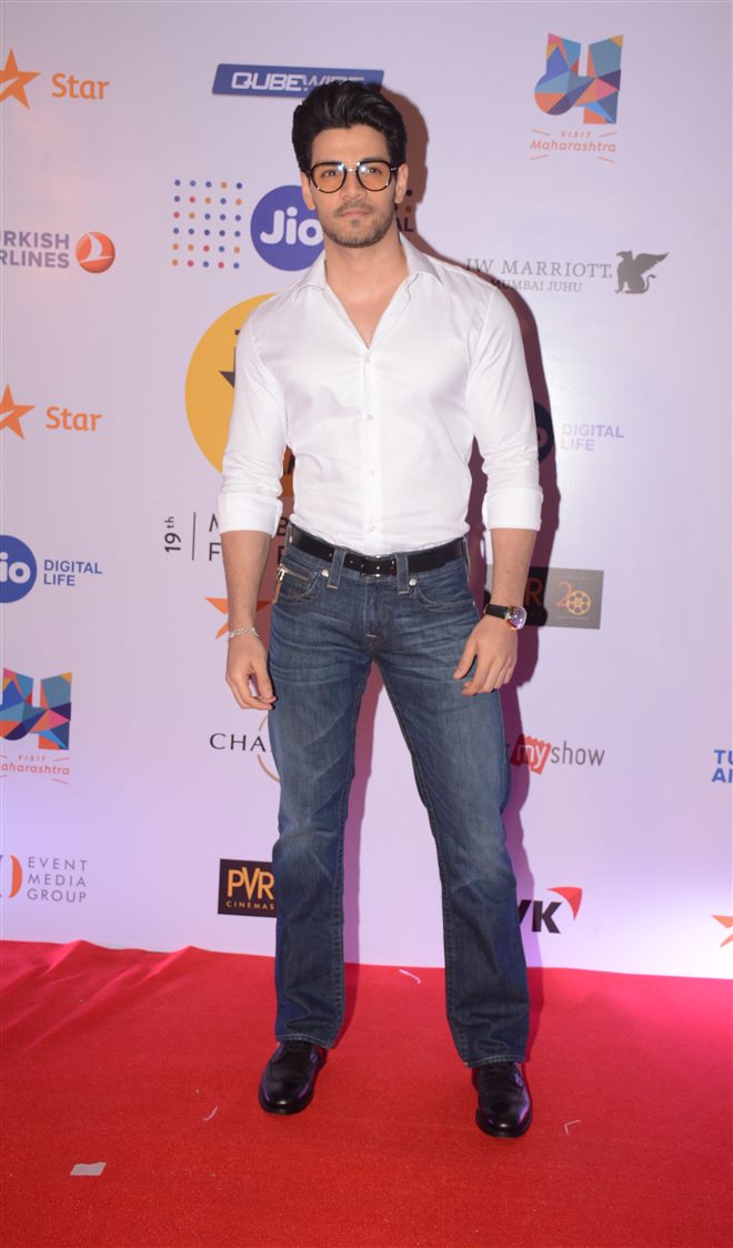 Bollywood Celebs Grace MAMI 19th Mumbai Film Festival In Style - Filmibeat