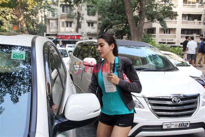 Sara Ali Khan Spotted At Bandra - Filmibeat