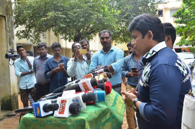 Actor Anandaraj Birthday Celebration - Filmibeat