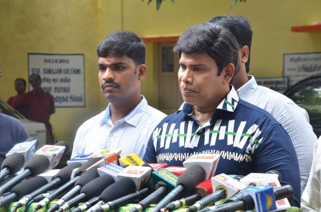 Actor Anandaraj Birthday Celebration - Filmibeat