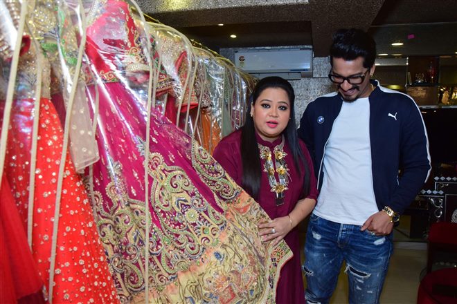 Bharati and Harsh Visit Neeta Lulla Store - Filmibeat