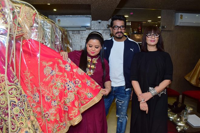 Bharati and Harsh Visit Neeta Lulla Store - Filmibeat