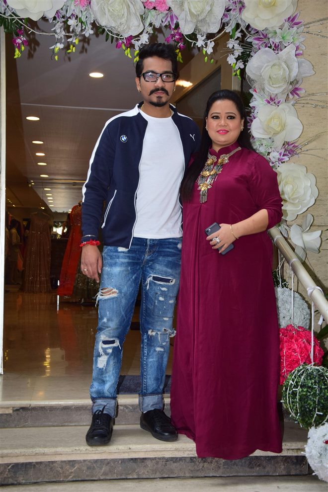 Bharati and Harsh Visit Neeta Lulla Store - Filmibeat