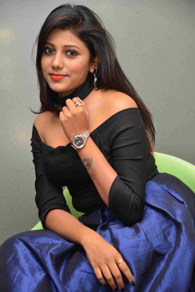 Nikitha Photos: Find Latest HD Images, Pictures, Stills & Pics - Filmibeat