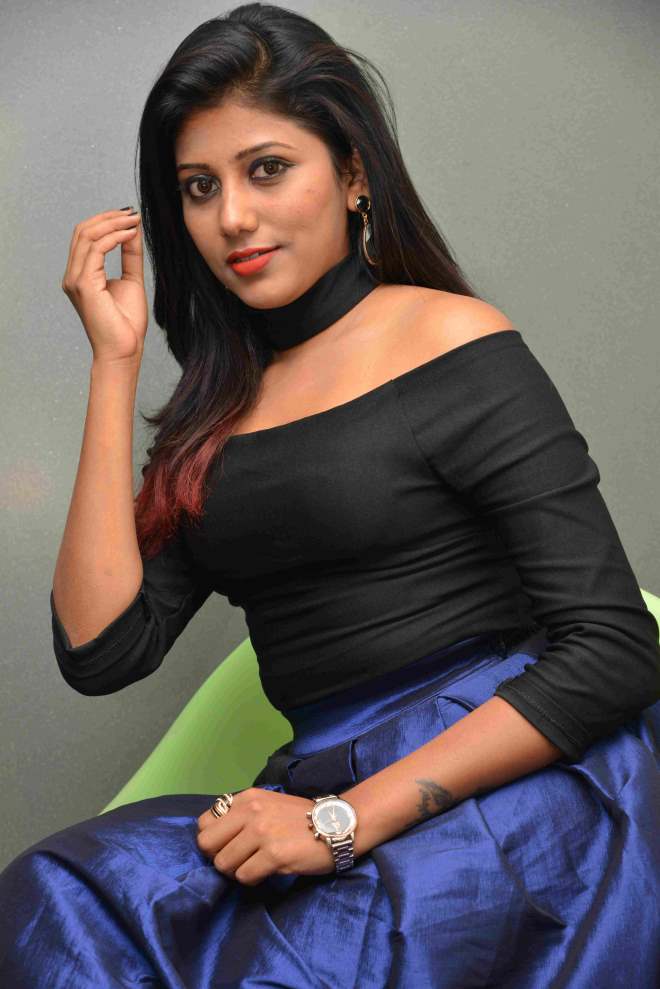 Nikitha Photos: Find Latest HD Images, Pictures, Stills & Pics - Filmibeat