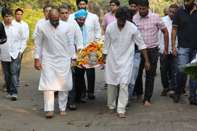 Nikhil Dwivedi Father Funeral In Mumbai - Filmibeat