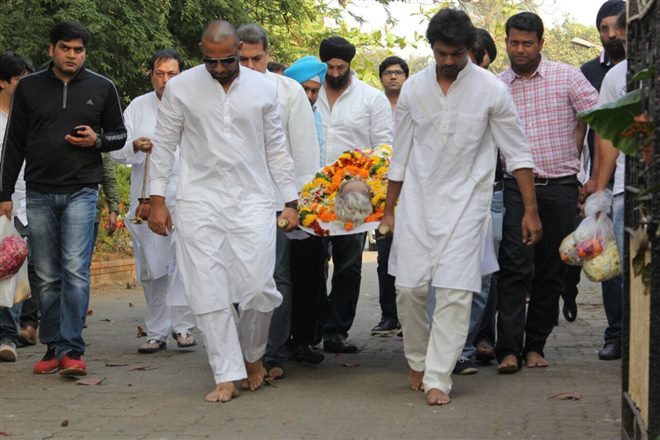 Nikhil Dwivedi Father Funeral In Mumbai - Filmibeat
