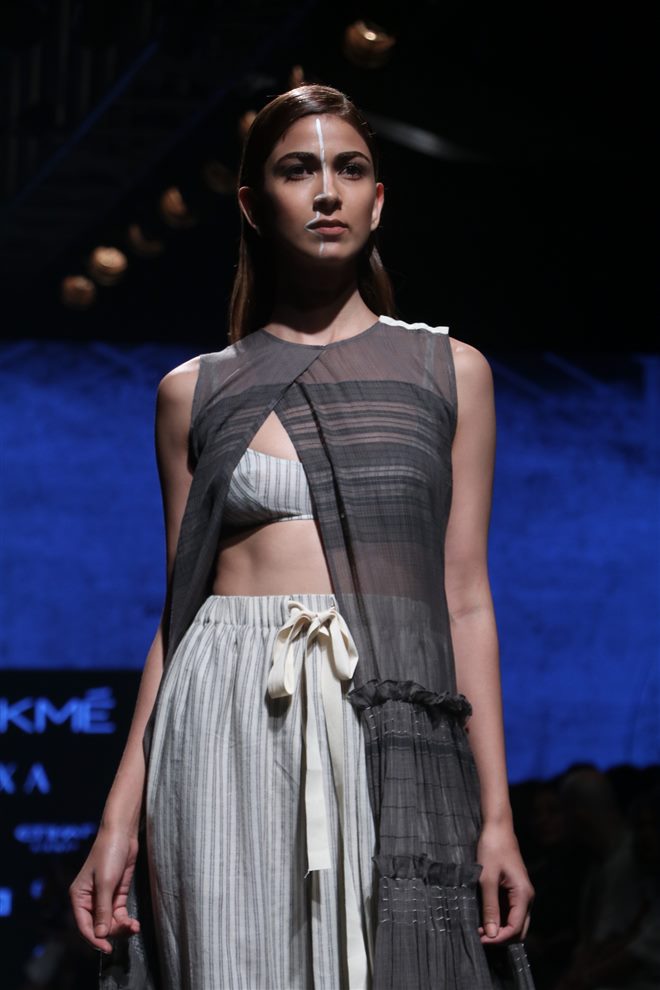 Urvashi Kaur Lakme Fashion Week 2018 - Filmibeat