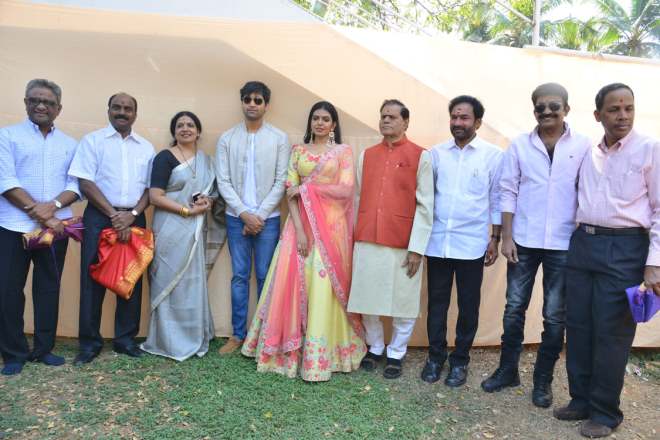 2 States Movie Opening - Filmibeat