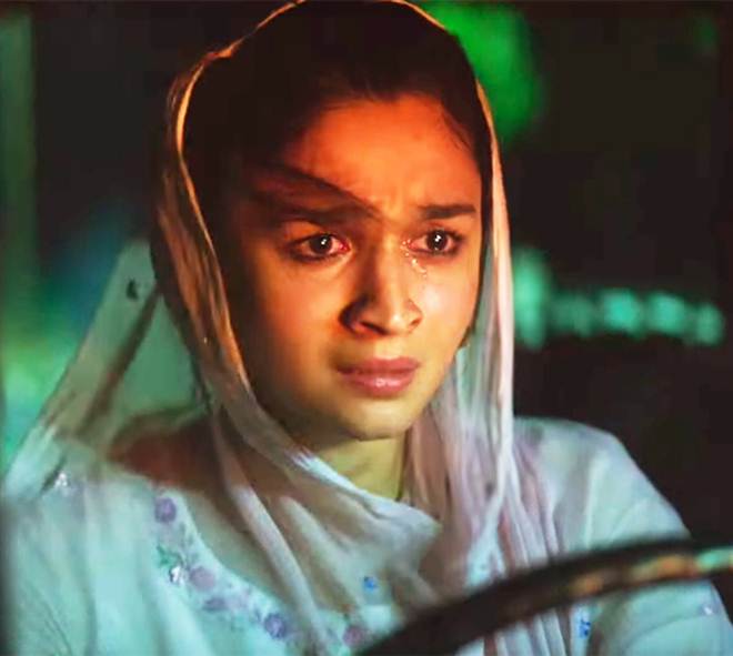 Raazi Movie Poster & Photos | Raazi Movie Location Pics | Raazi ...