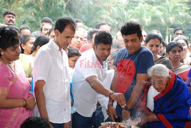 Parvatamma Rajkumar 1st Death Anniversary - Filmibeat
