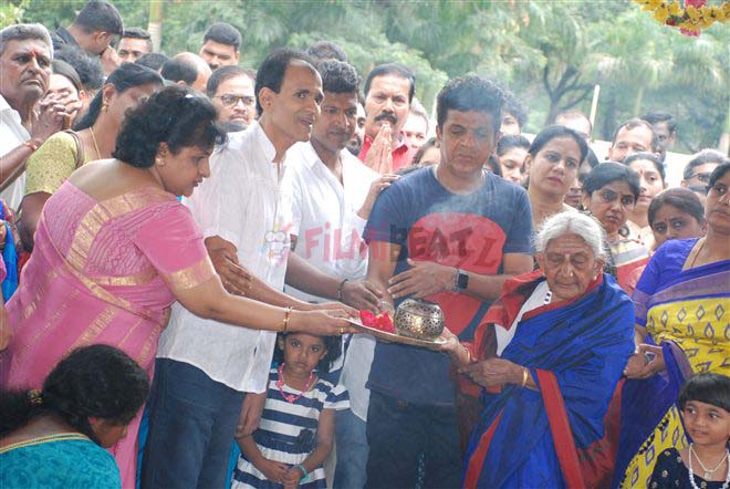 Parvatamma Rajkumar 1st Death Anniversary - Filmibeat