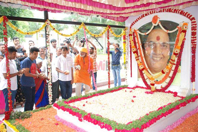 Parvatamma Rajkumar 1st Death Anniversary - Filmibeat