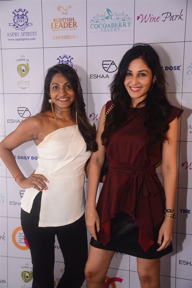 Esha Amin Party With Pooja Chopra - Filmibeat