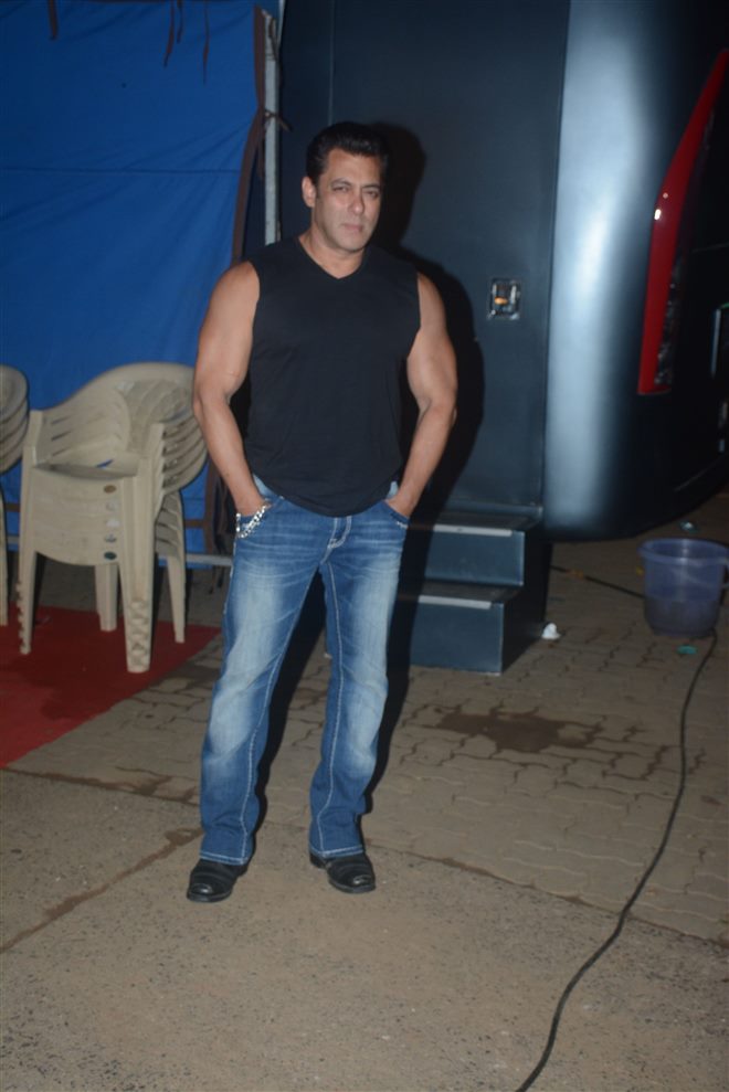 Race 3 Movie Promotion In Mumbai - Filmibeat