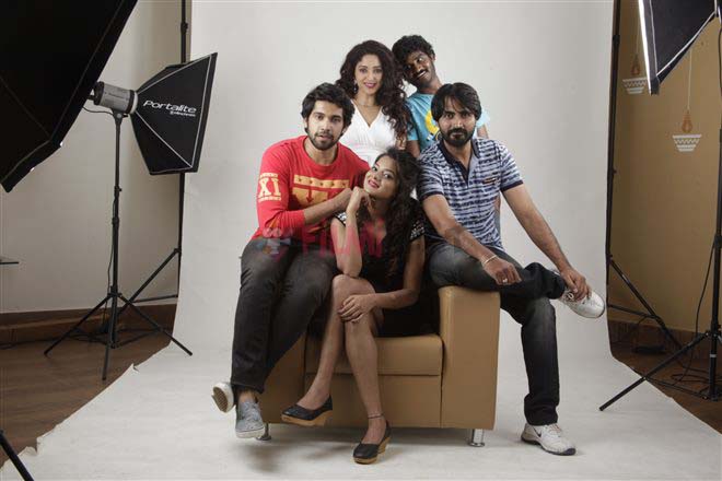 Double Engine Kannada Movie: Pooja, Shooting Stills, Location Photos ...