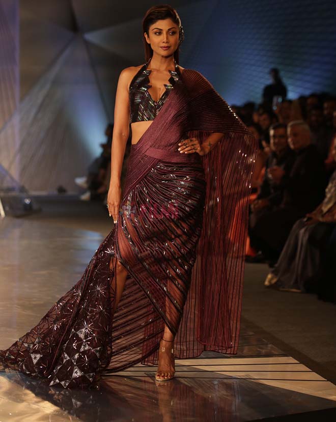 Shilpa Shetty walks for Designer Amit Aggarwal at ICW 2018 - Filmibeat