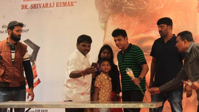 Shiva Rajkumar Celebrates His 56th Birthday With Fans - Filmibeat