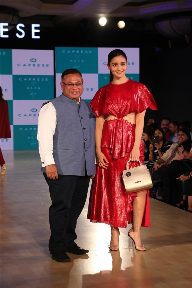 Alia Bhatt Walks The Ramp For Caprese - Filmibeat
