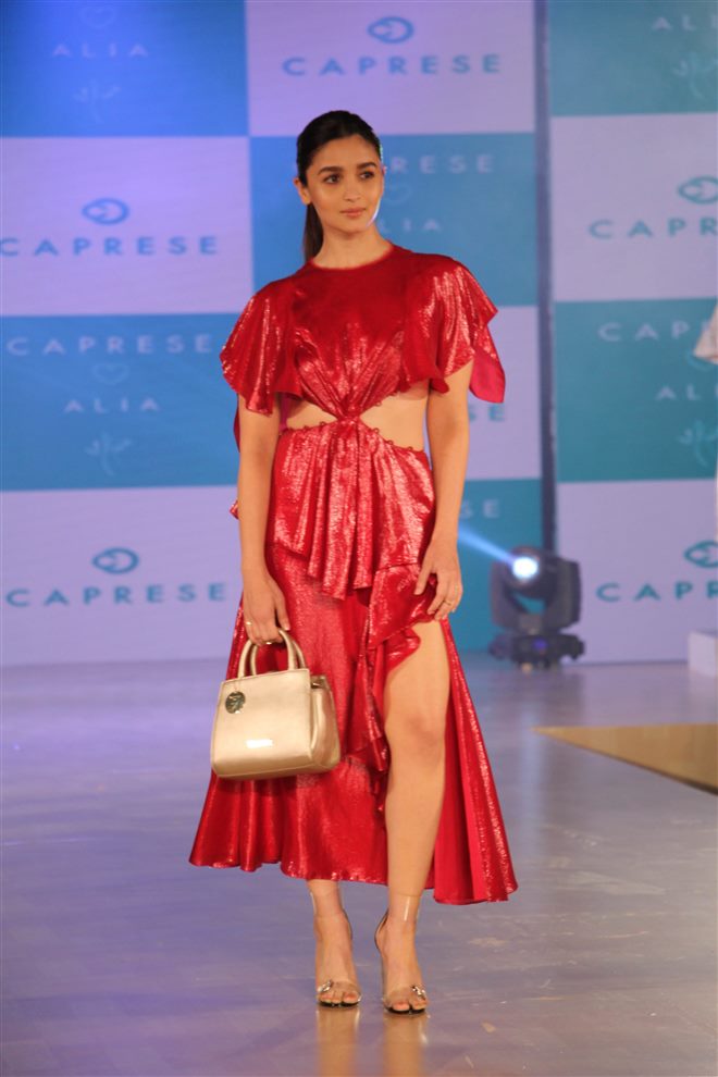 Alia Bhatt Walks The Ramp For Caprese - Filmibeat