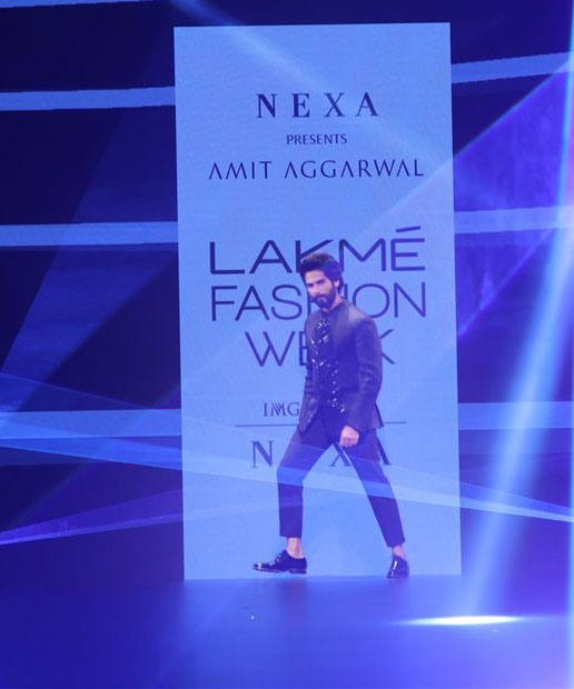 Disha Patani & Shahid Kapoor Walk the Ramp at Lakme Fashion Week 2018 ...