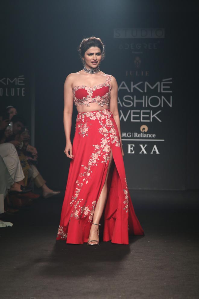Prachi Desai walk the ramp at Lakme Fashion Week 2018 - Filmibeat
