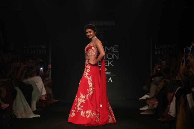 Prachi Desai walk the ramp at Lakme Fashion Week 2018 - Filmibeat