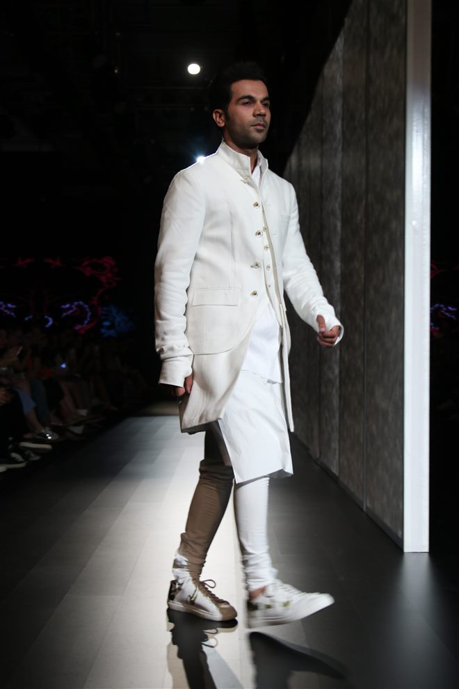 Rajkumar Rao Walks The Ramp On Lakme Fashion Week 2018 - Filmibeat