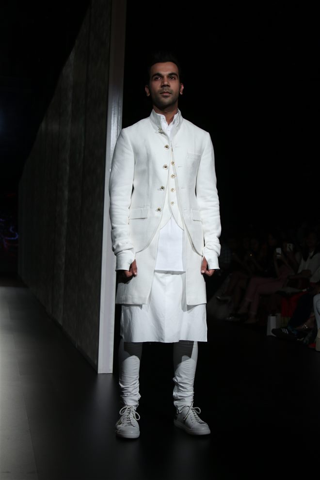 Rajkumar Rao Walks The Ramp On Lakme Fashion Week 2018 - Filmibeat