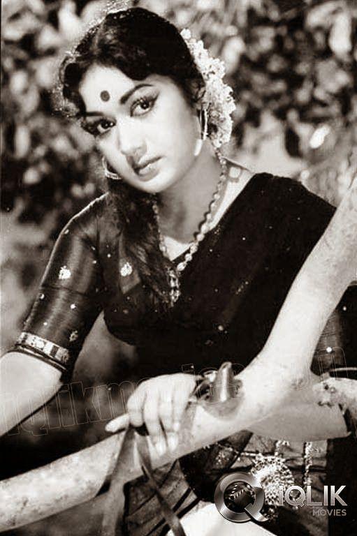 Veteran Actress Savithri Rare Photos - Filmibeat
