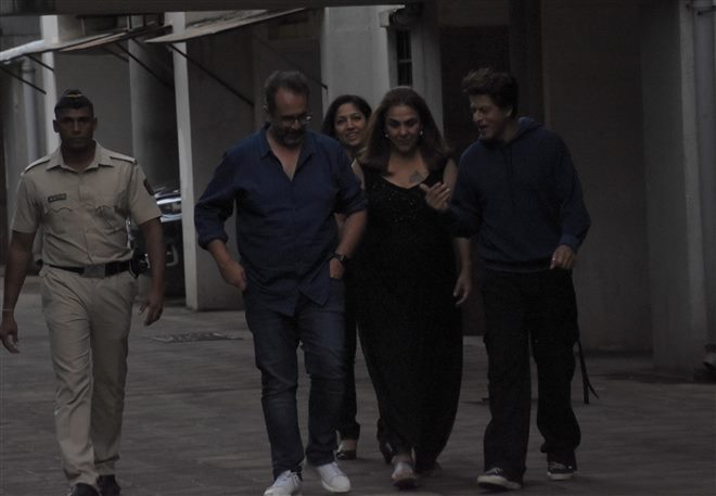 Shah Rukh Khan At Karuna's Birthday - Filmibeat