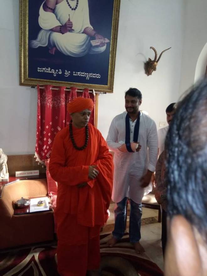 Darshan At Muruga Mata Utsava In Chitradurga - Filmibeat