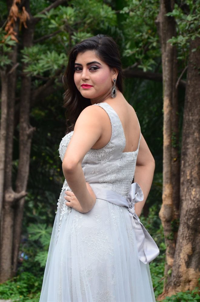 Shipra Gur Photos: Find Latest HD Images, Pictures, Stills & Pics ...