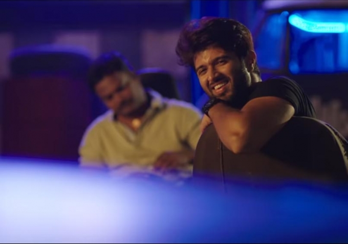 Taxiwaala Movie Poster & Photos | Taxiwaala Movie Location Pics ...