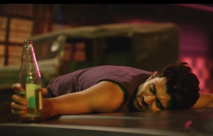 Taxiwaala Movie Poster & Photos | Taxiwaala Movie Location Pics ...