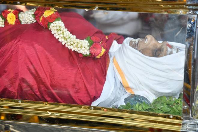 Celebs Pay Last Respect To Loknath Photos - Filmibeat