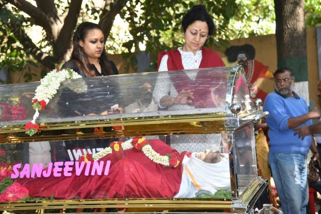 Celebs Pay Last Respect To Loknath Photos - Filmibeat