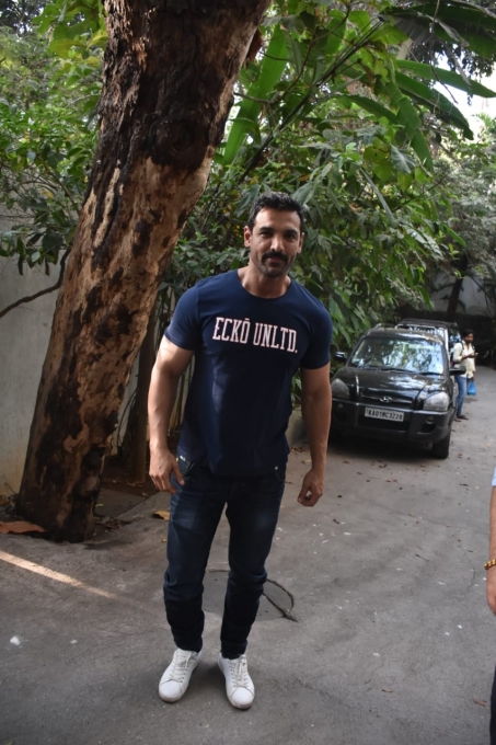 Jonh Abraham Celebrates His Birthday With Fans Photos - Filmibeat