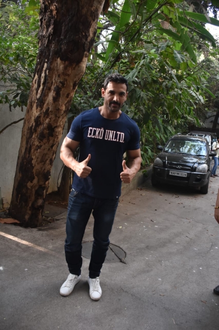 Jonh Abraham Celebrates His Birthday With Fans Photos - Filmibeat