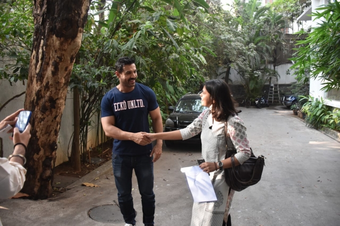 Jonh Abraham Celebrates His Birthday With Fans Photos - Filmibeat