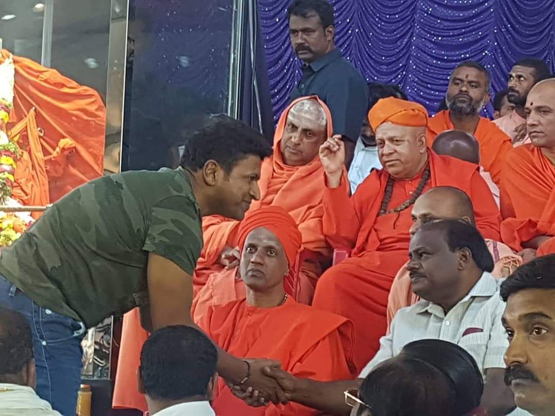 Celebs Pay Last Respect To Shivakumar Swamiji - Filmibeat