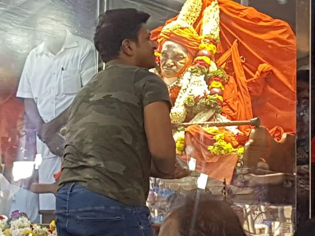 Celebs Pay Last Respect To Shivakumar Swamiji - Filmibeat