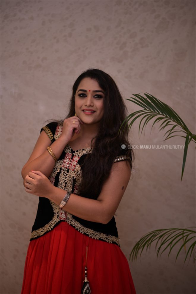 Parvathy R Krishna Photos: Find Latest HD Images, Pictures, Stills ...