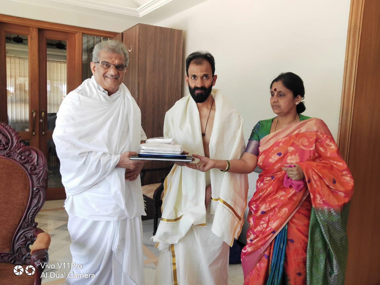 Raghavendra Rajkumar Meets Veerendra Heggade In Dharmasthala Photos ...