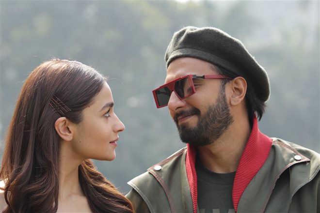 Alia Bhat & Ranveer Singh Photoshoot For Gully Boy Promotion Photos ...